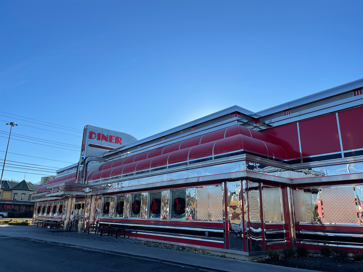 Sunliner Diner Pigeon Forge: Best Retro 1950s Dining Experience