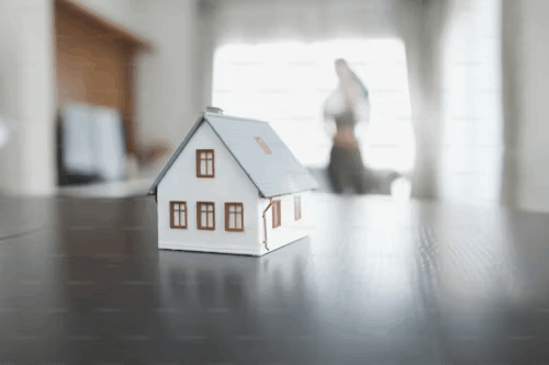 How to Handle Multiple Offers When Selling Your Home - Parisa Samim...