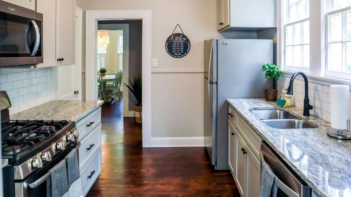 Exploring the Benefits of Mid-Term Rentals - Contact Us Today