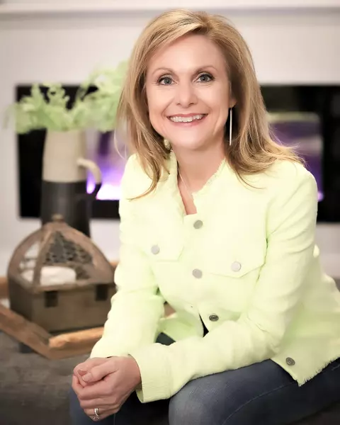 Sell and Buy at the Same Time Omaha | Move-Up Realtor Linda Moy NE