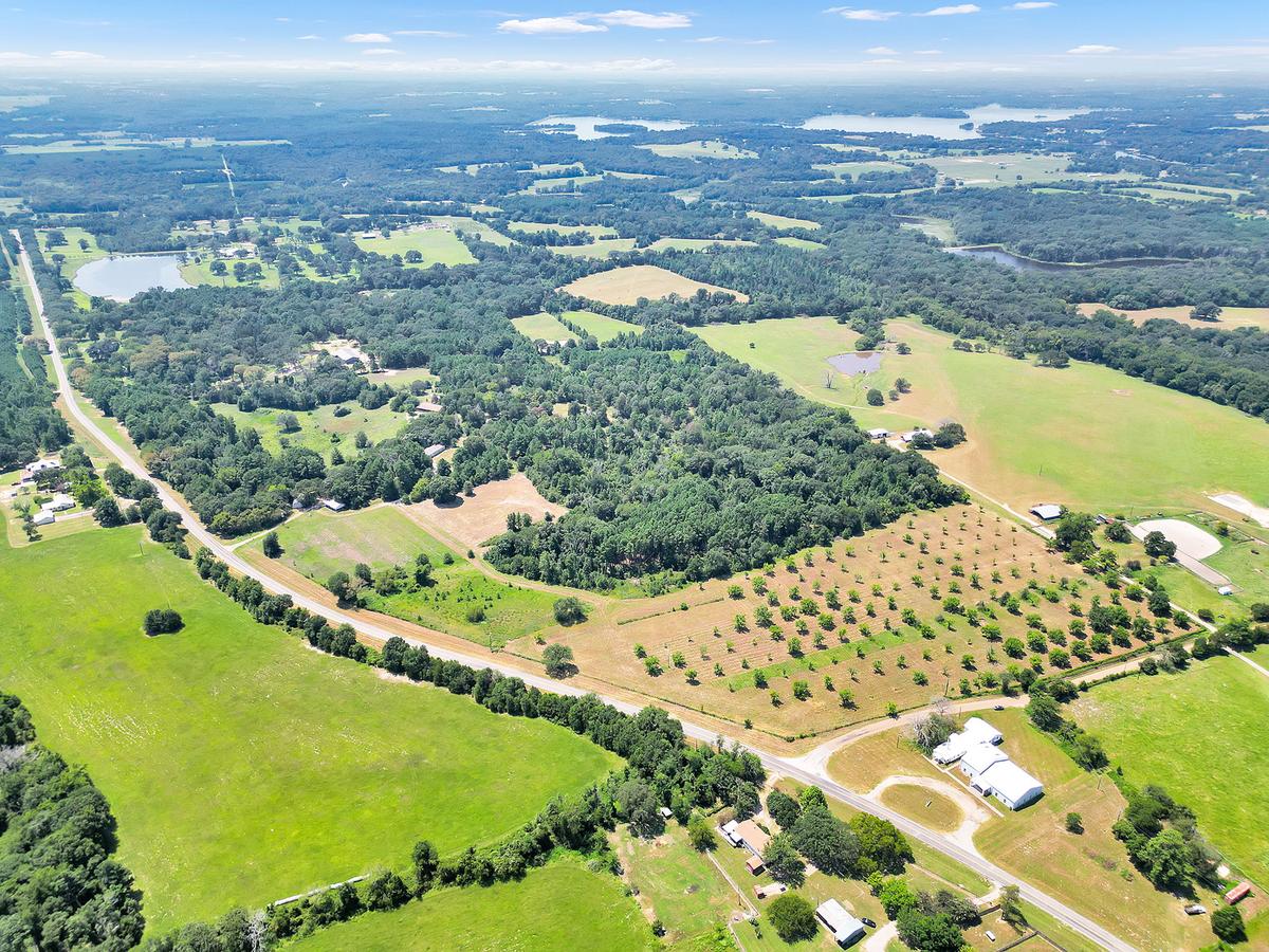 United Country Legacy Land Company - Athens Texas Farm & Hunting La...