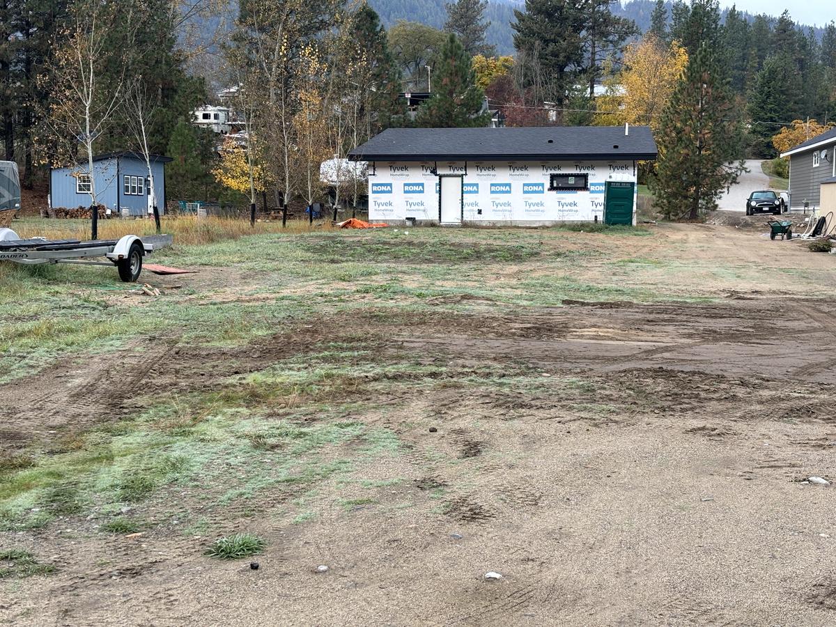 Semi-waterfront lot for sale in British Columbia. Fully serviced wi...