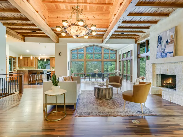 Real Estate - Michele Turnquist - Engel & Völkers