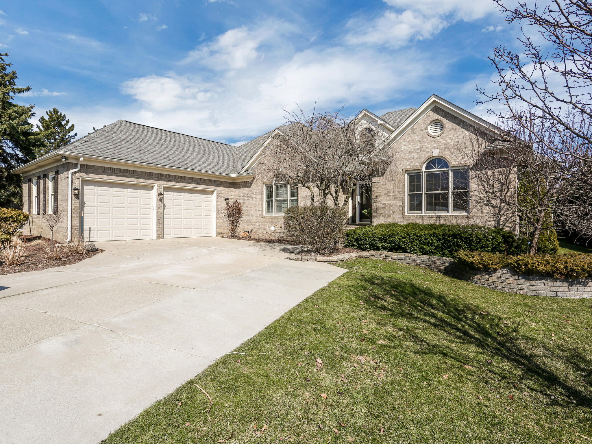 Real Estate - Ali Berry - Quest Realty