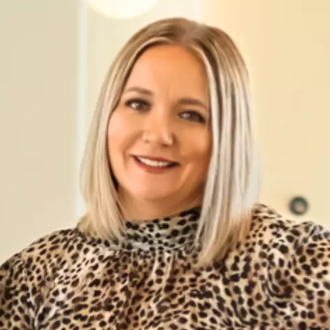 Real Estate - Tiffany Pettit - West Desert Group by W and Partners