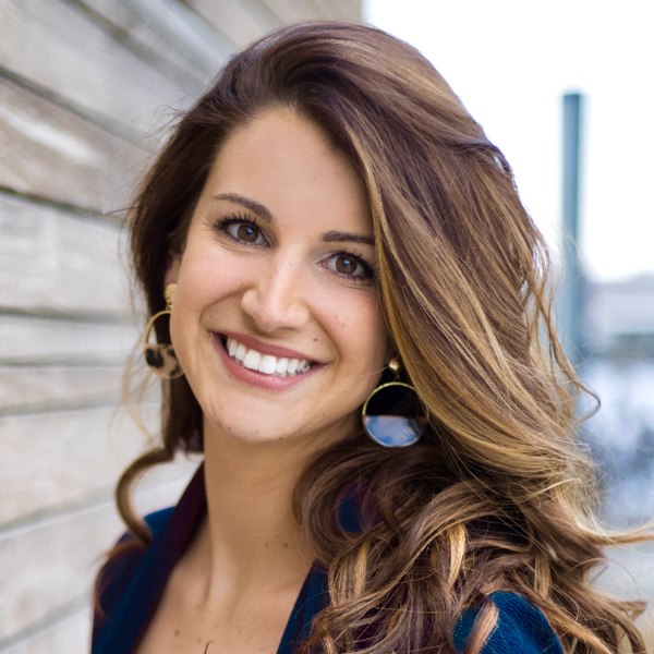 Real Estate Agent - Deborah Lucci - William Raveis Real Estate