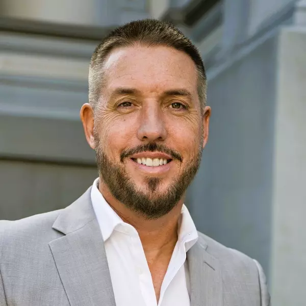 Avenu Real Estate - Real Estate Agent - Gary Bradley