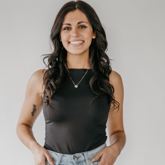 Real Estate Agent - Amelia Bratu - Revolution Real Estate