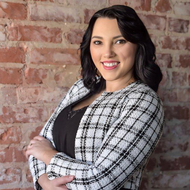 Real Estate Agent – Amanda Boldry - Brick Built Real Estate