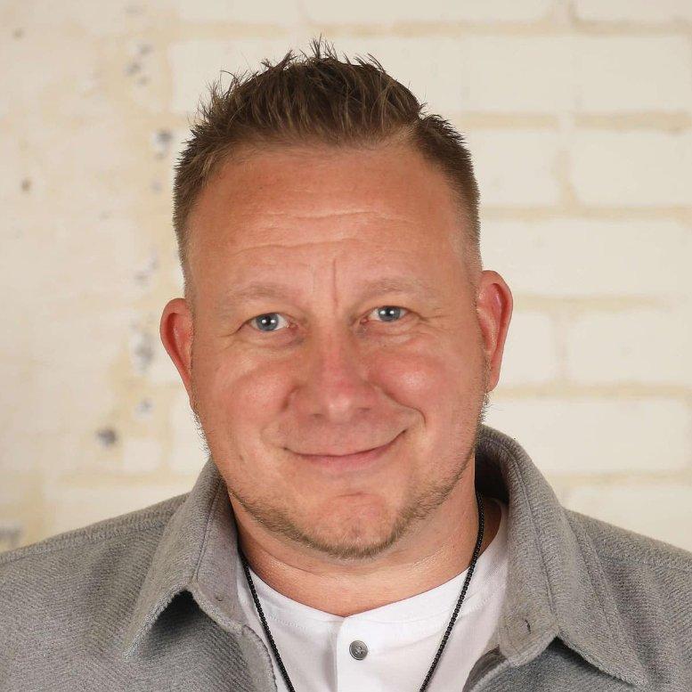 Real Estate Agent - Christopher Thomas - Harvey Goodman